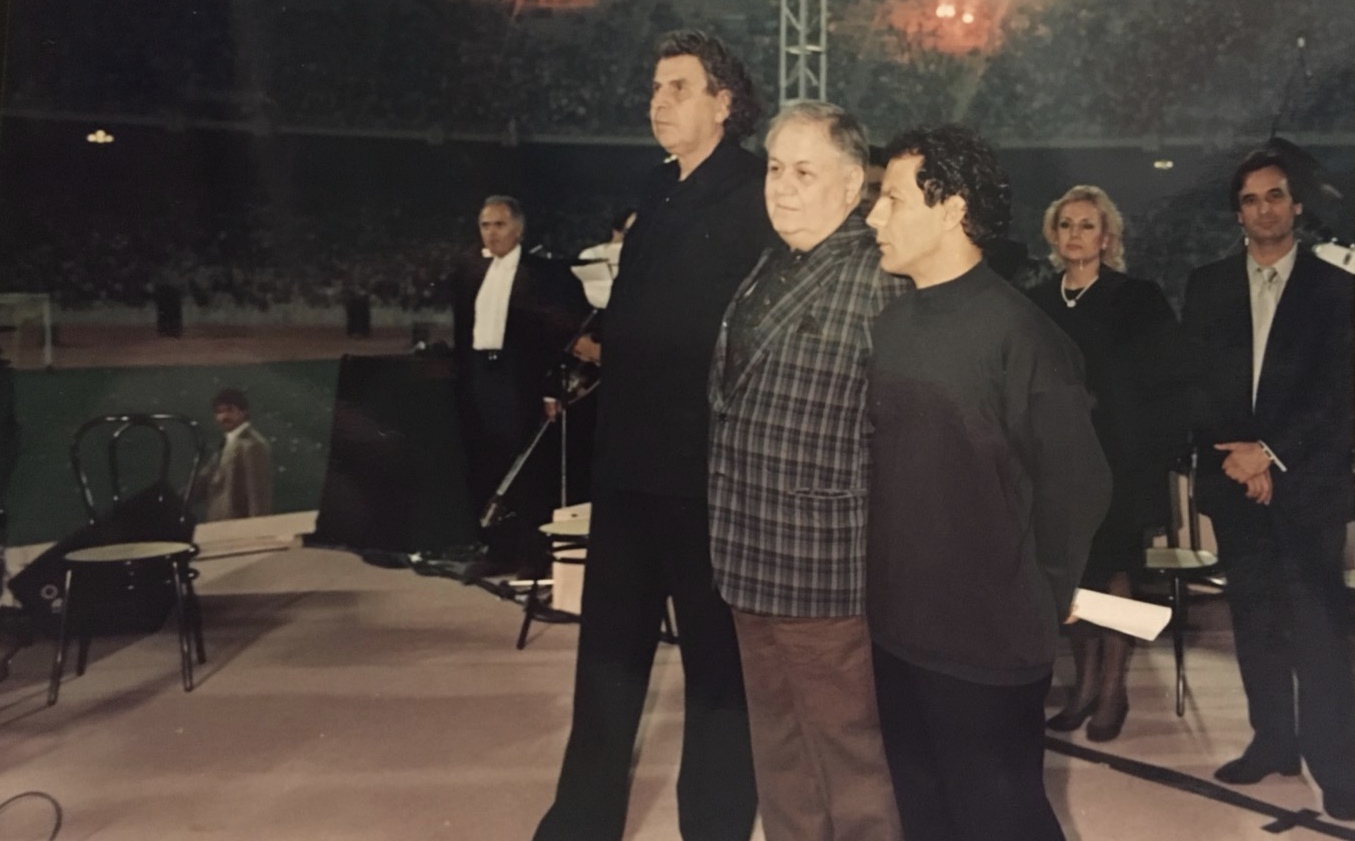 ΒΙΟΓΡΑΦΙΑ - Σταύρος Ξαρχάκος